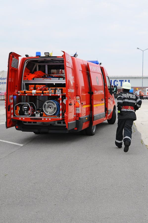 Firefighter in action editorial photography. Image of confidence - 46768427