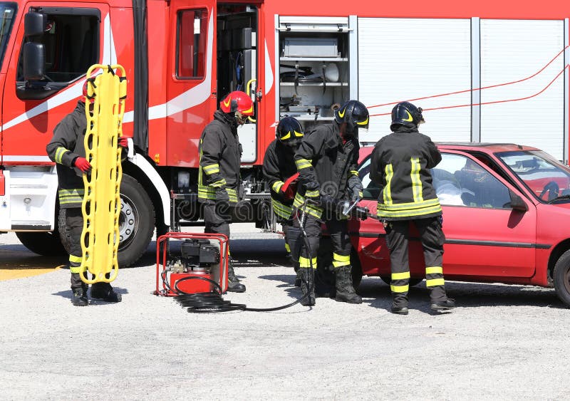 Firefighter Opens Car Door Pneumatic Shears Stock Photos - Free ...