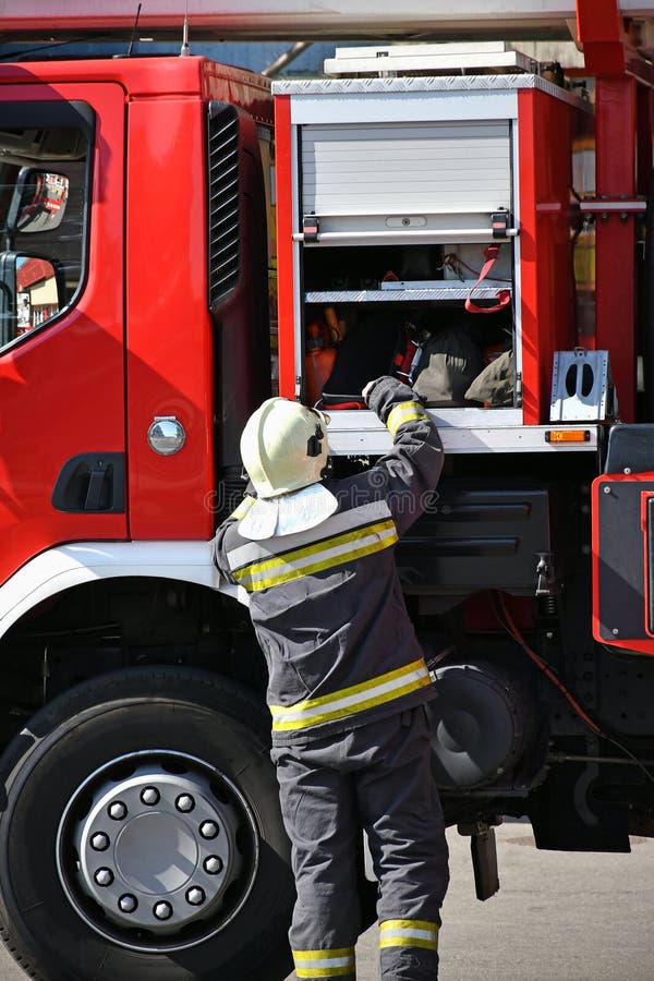 Firefighter at the Scene of a Fire Stock Image - Image of water, brogue ...