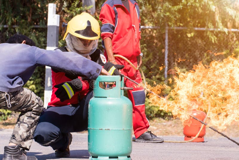 Firefighter Training,Instructor Training How To Use A Fire Extinguisher ...