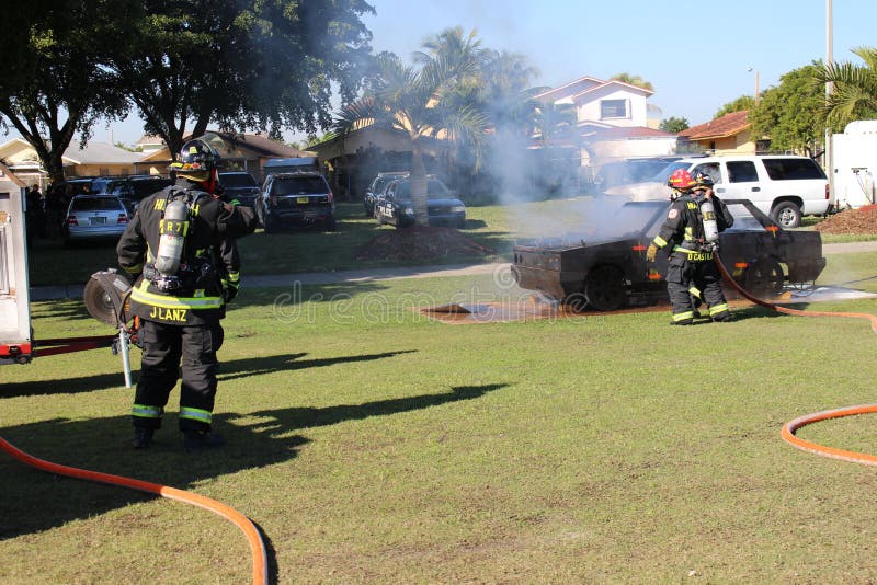 Firefighter Turning Off a Car Fire Editorial Photo - Image of responder ...
