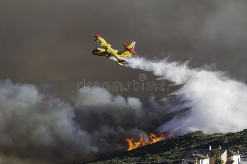 Wildfire Dousing Airplane Stock Photos - Free & Royalty-Free Stock ...