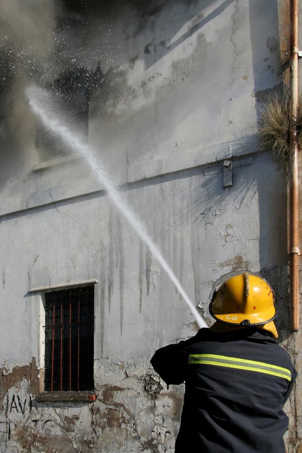 42+ Fireman fighting fire Free Stock Photos - StockFreeImages