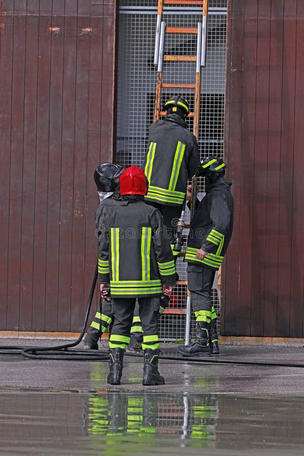 Fireman Fire Chief Coordinates Firefighters Assembling Ladder To Climb ...