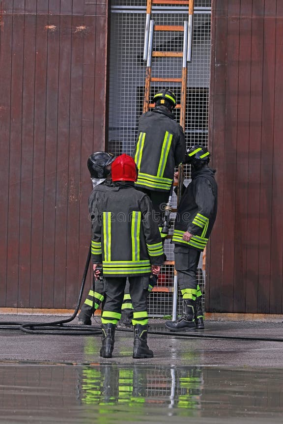 Fireman Fire Chief Coordinates Firefighters Assembling Ladder To Climb ...