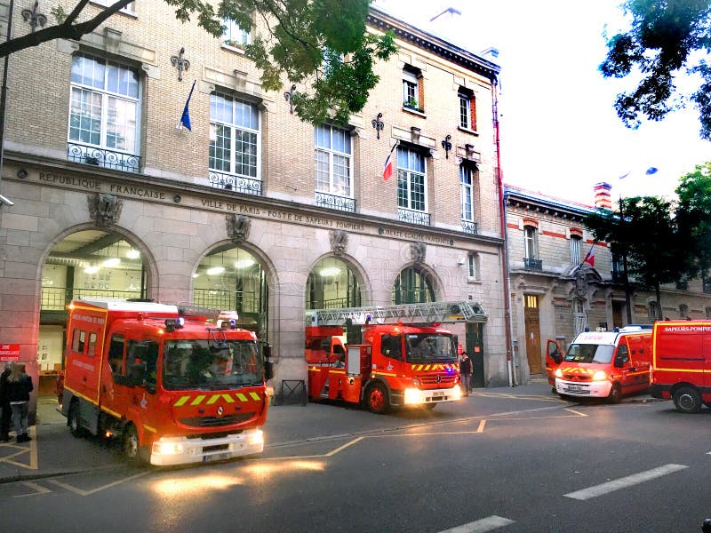 Firemen alert Paris editorial photo. Image of saviour - 79360981