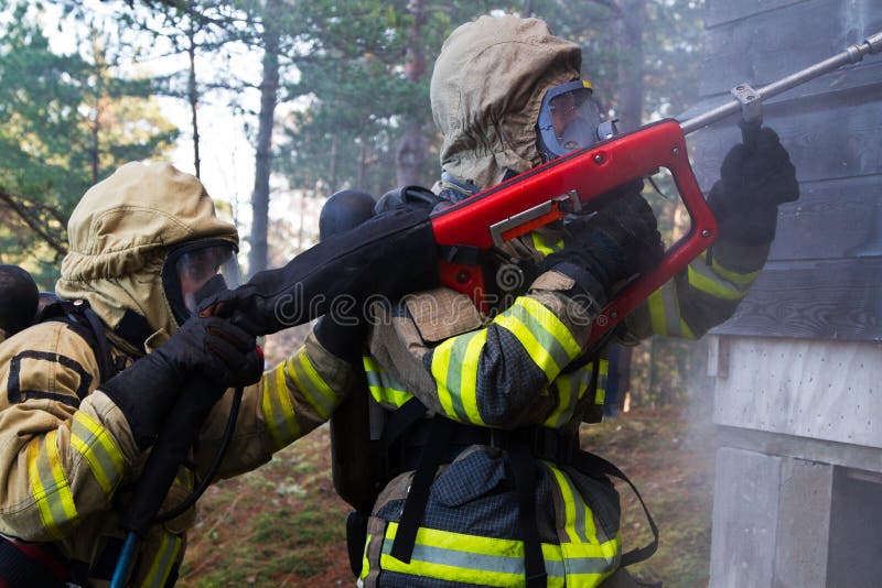Firemen putting out fire editorial photo. Image of fighter - 39077121