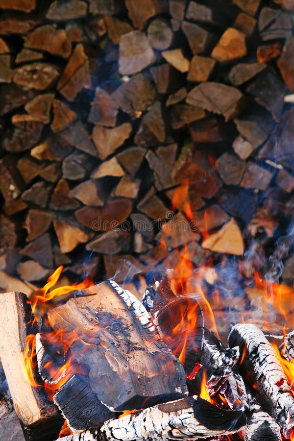 Firewoods ardientes imagen de archivo. Imagen de resplandeciente - 13551111
