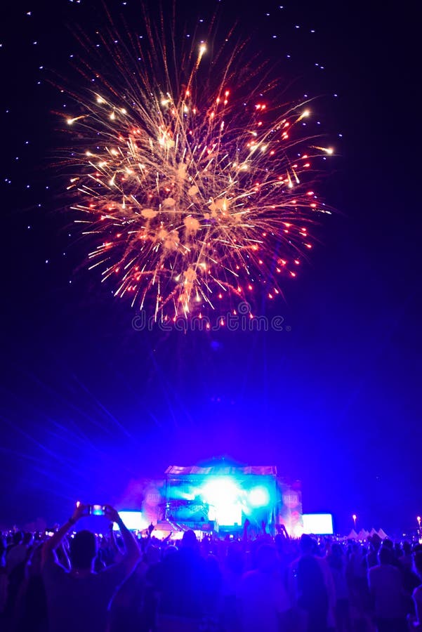 Fireworks at concert 3 editorial stock image. Image of electric - 85647749