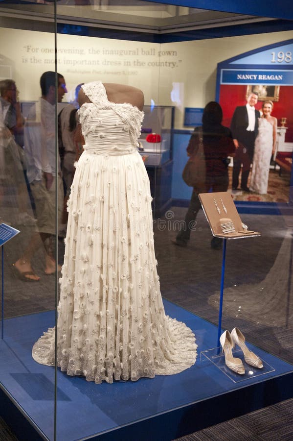 First Lady Dress editorial photography. Image of exhibit - 16390607