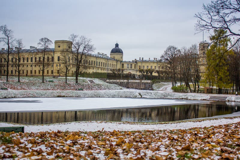 Snow in October in the Park Stock Image - Image of park, snowflakes ...