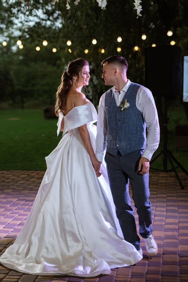 The First Wedding Dance of the Bride and Groom Stock Photo - Image of ...
