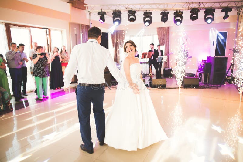 First Wedding Dance of Newlywed Couple in Restaurant Editorial Stock ...