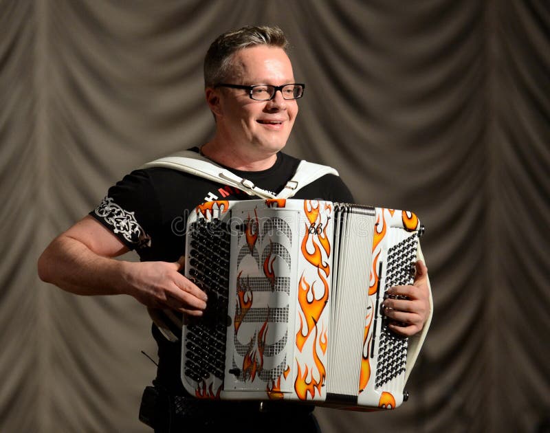 Fisarmonicista Russo Sergei Voitenko Fotografia Editoriale - Immagine ...