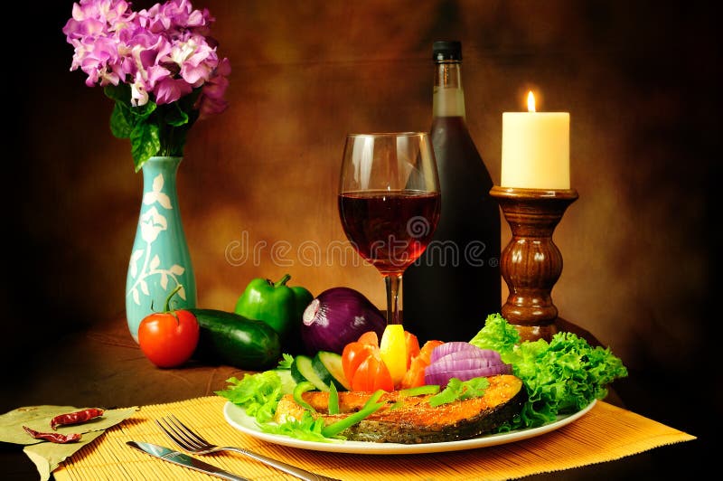 Fisch- und Weinnoch Leben stockfoto. Bild von leben, mahlzeit - 12379384