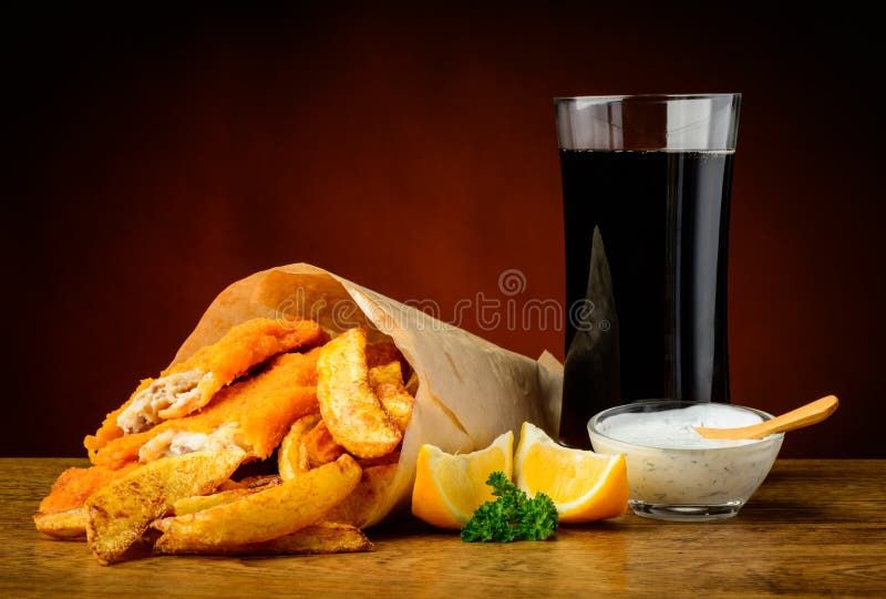 Fische, Chips und Cola stockfoto. Bild von kolabaum, selbstgemacht ...