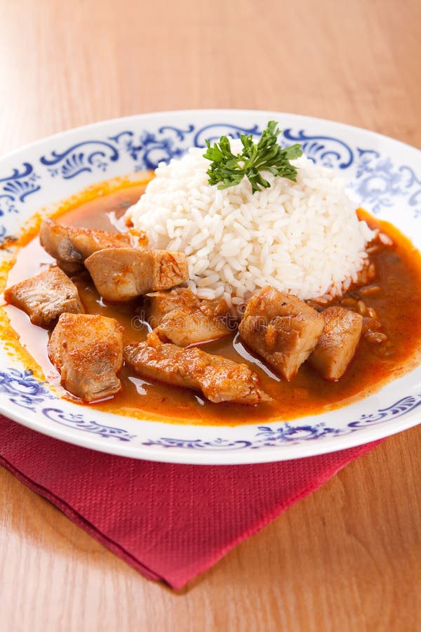 Fischgulasch Mit Reis Und Soße Stockfoto - Bild von europäisch, glocke ...