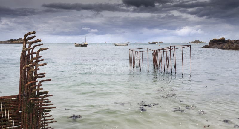 Fischreusen stockfoto. Bild von glanz, horizont, verrostet - 30395490