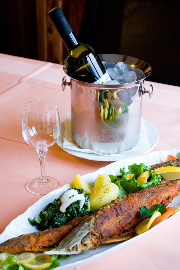 Fine Fish Dinner Stock Photos - Download 7,568 Royalty Free Photos
