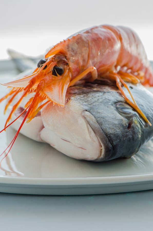 Fish_seafruit_02 fotografia stock. Immagine di differente - 79266350