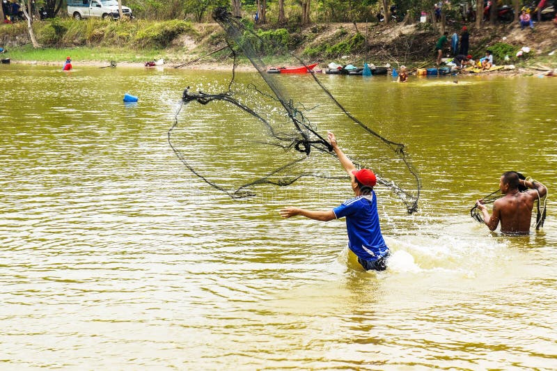 Fishermen Use Nets To Catch Fish Editorial Stock Photo - Image of ...