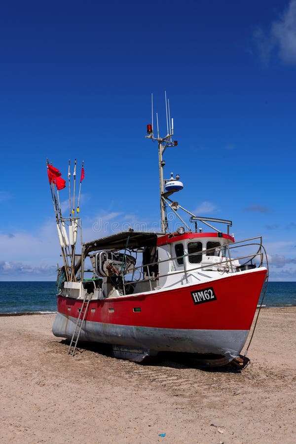 Fishing boats on the beach editorial photography. Image of north - 371403907