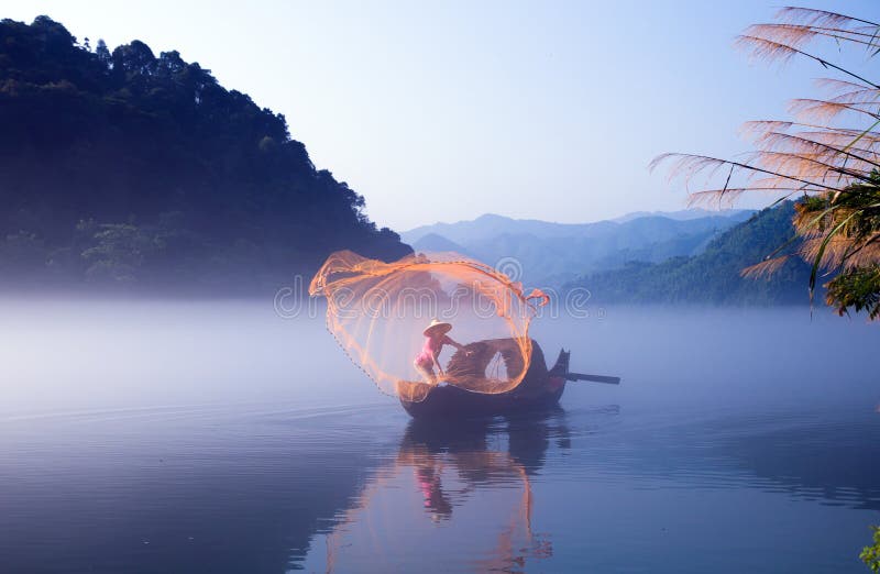 Fishing on the Dongjiang Lake Stock Image - Image of nature, asia: 37705199