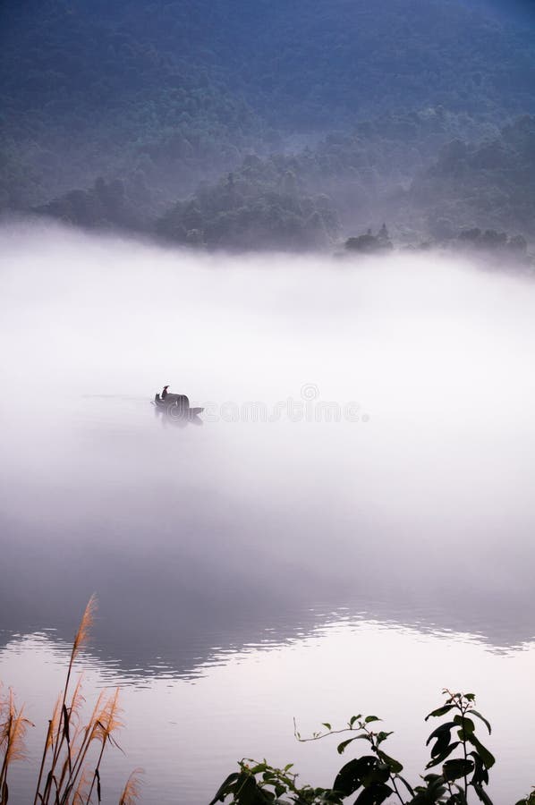 Fishing on the Dongjiang Lake Stock Image - Image of nature, asia: 37705199