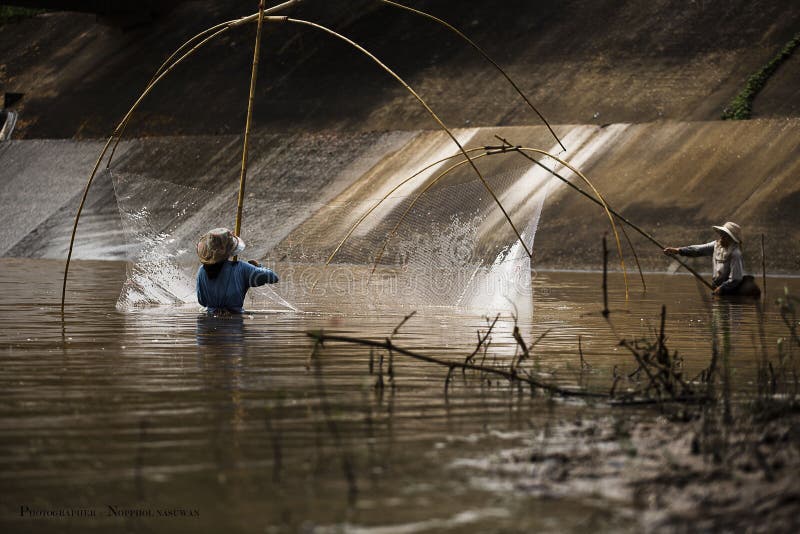 Fiskare redaktionell bild. Bild av fördämning, hjälpmedel - 61323571