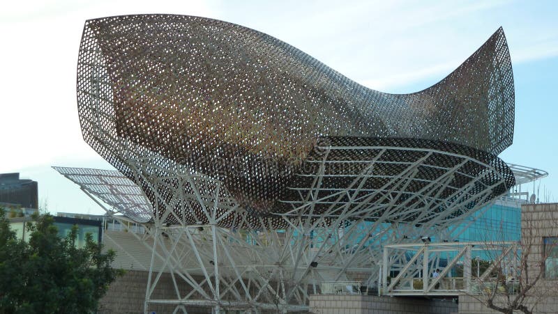 Fiskskulptur I Den Barceloneta Stranden, Barcelona (Spanien ...