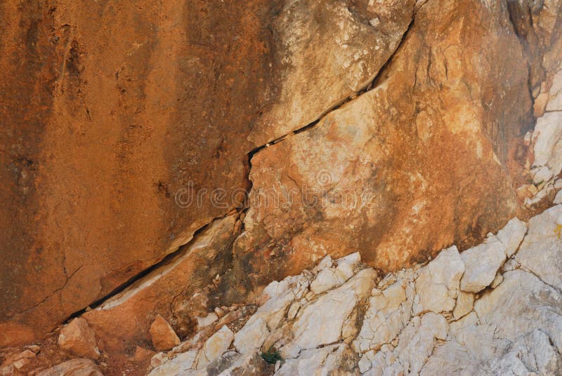 Roche rouge photo stock. Image du ouvert, teinte, excavation - 22596402