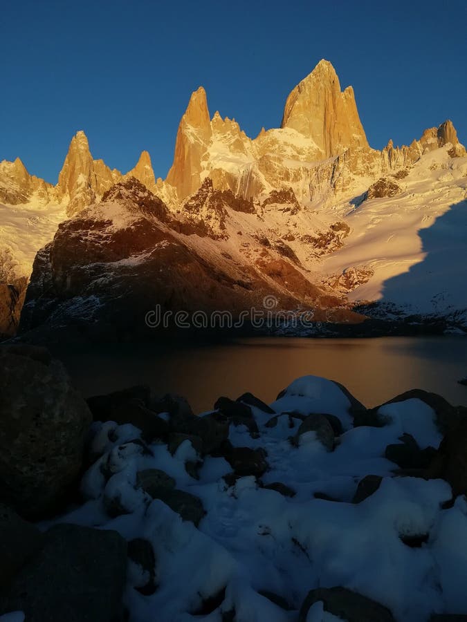 Fitz Roy Peak Im Nationalpark Los Glaciares Stockfoto - Bild von fitz ...