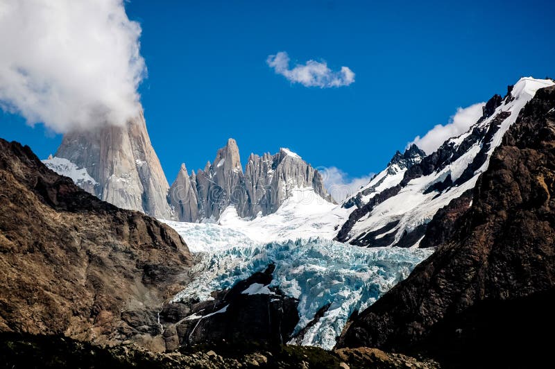 Fitz Roy in Torres Del Paine Stockbild - Bild von szenisch, schnee ...