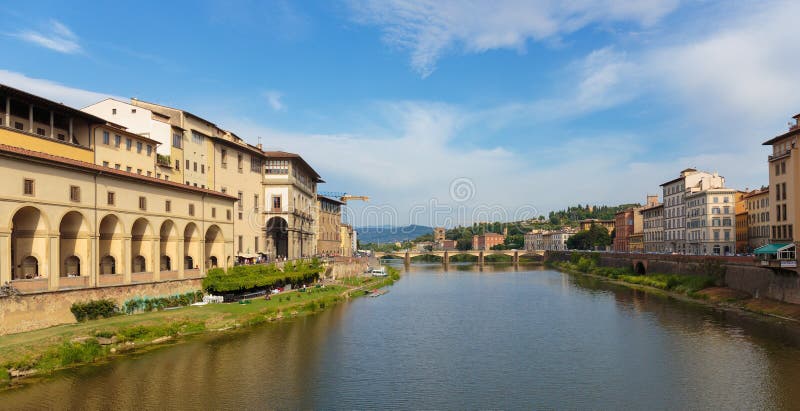 Fiume Arno a Firenze fotografia stock editoriale. Immagine di colorato ...