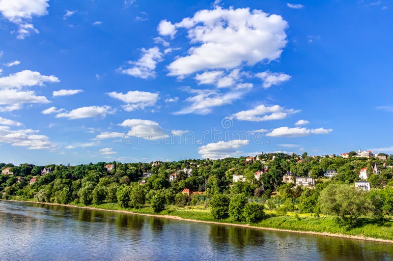 Fiume Elba e valle immagine stock. Immagine di posto - 70201749