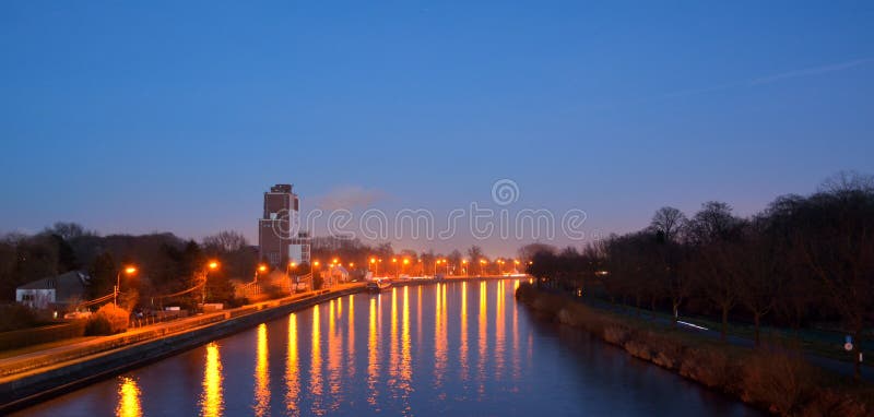 Fiume La Schelda Alla Notte Immagine Stock - Immagine di luci, belgio ...