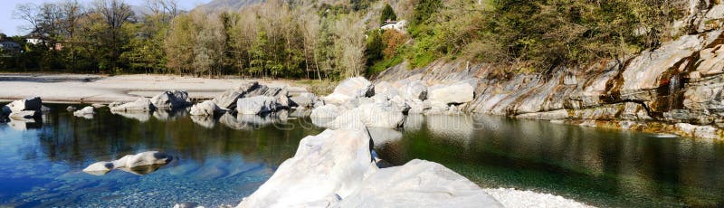 Fiume Maggia a Ponte Brolla Fotografia Stock - Immagine di flusso ...