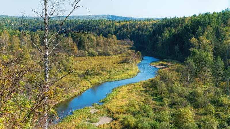 Fiume Nella Foresta Ural, Russia Fotografia Stock - Immagine di autunno ...
