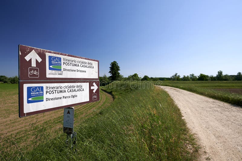 Fiume oglio editorial stock photo. Image of becycle - 182276453