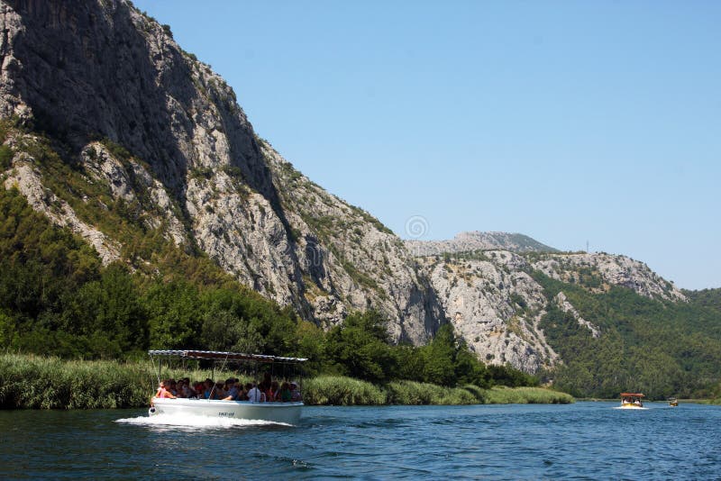 Omis Croatia 2562019. Paesaggio Della Città Costiera Omis Pittoresco ...