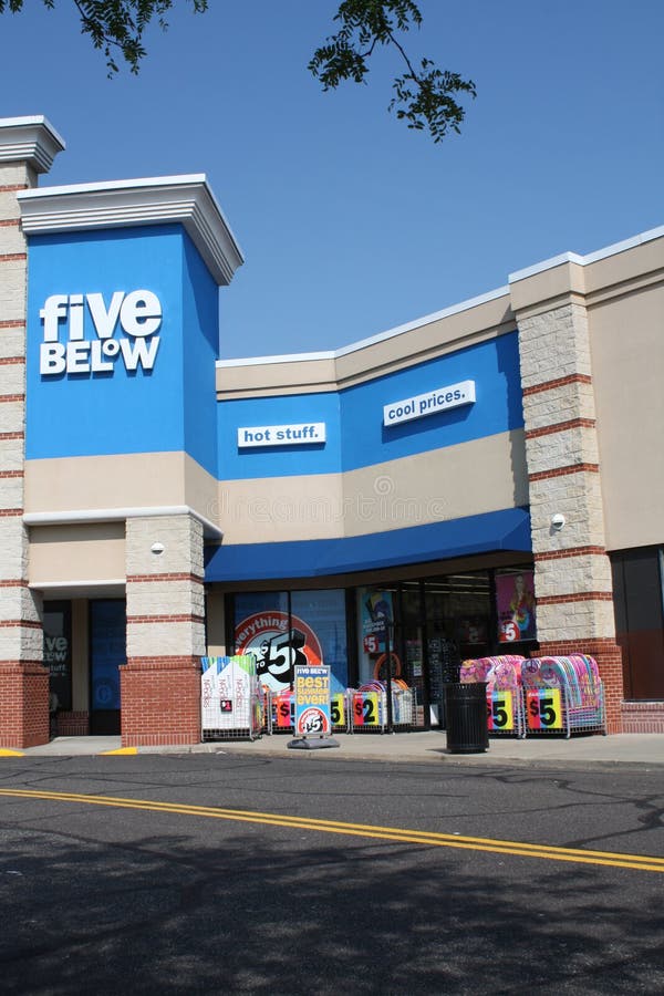 Five Below Store Sign editorial stock photo. Image of factory - 75765143