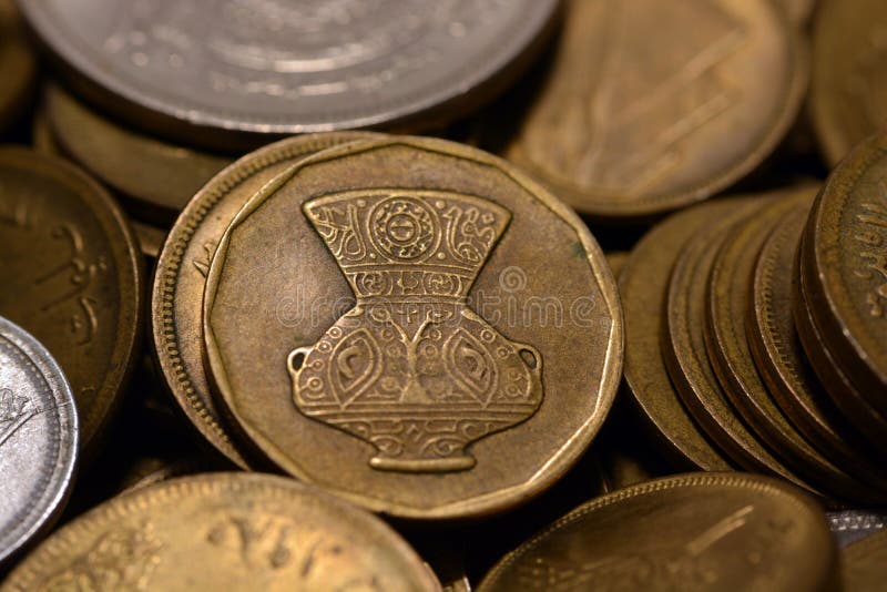 Five Egyptian Piasters Coin 1992 Reverse View of the Coin, Old Egyptian ...