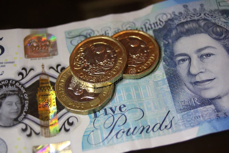 Five one pound coin note editorial image. Image of stirling - 103618740