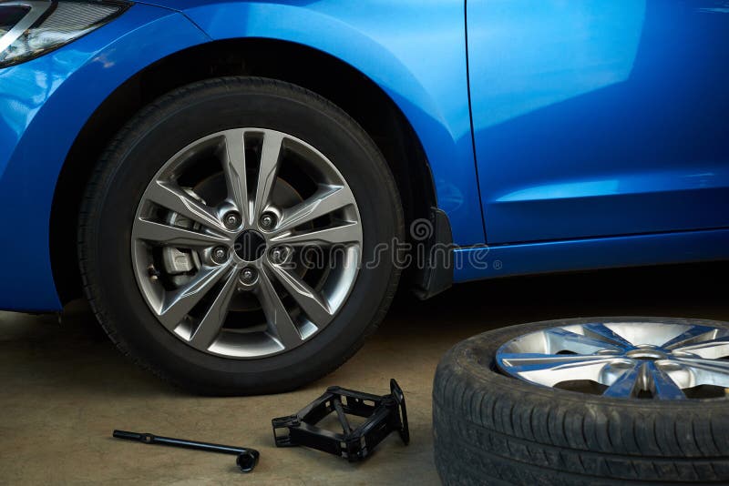 Fixing Broken Car Wheel Service Stock Image - Image of repair, tyres: 95416307
