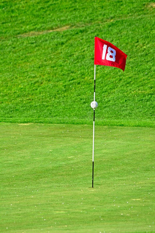 Flag on golf course stock image. Image of hobby, finished - 19508047