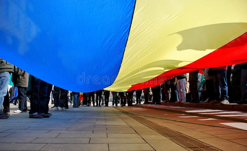 Romanian Crowd Waving Flags Editorial Stock Image - Image of elisabeta ...