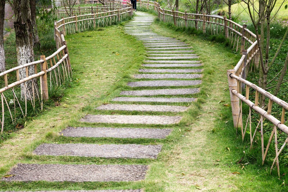 Flagging Stone Path in Garden Stock Photo - Image of flagstone, walk ...
