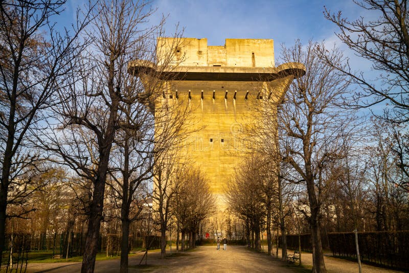 Flakbunker Dans Le Parc Augarten Image éditorial - Image du médiéval ...