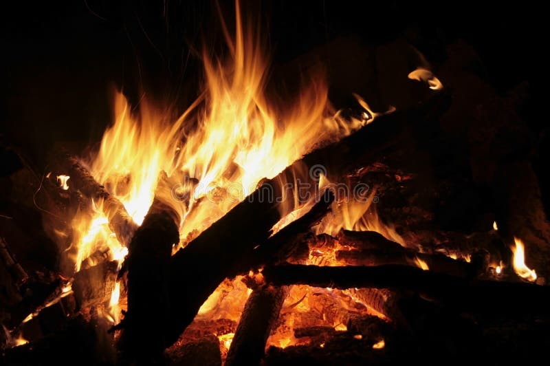 Desert Campfire in Saudi Arabia Stock Photo - Image of arab, sands ...