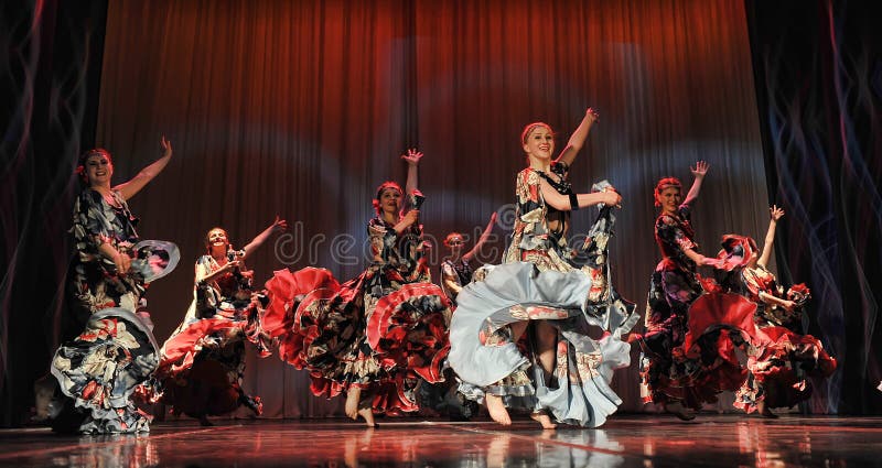 Flamenco dance editorial image. Image of figure, dress - 81036745